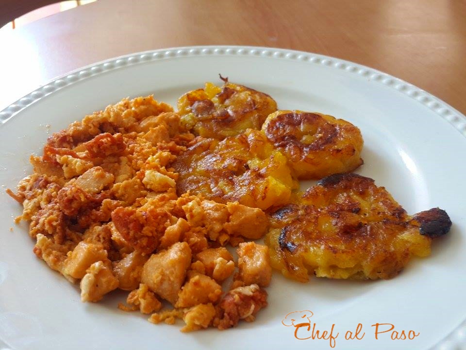 Revuelto de salchicha con pollo y plátano maduroChef al Paso